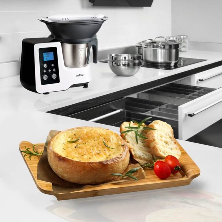 Enjoy your party with this cheese and bacon cob loaf diprecipe